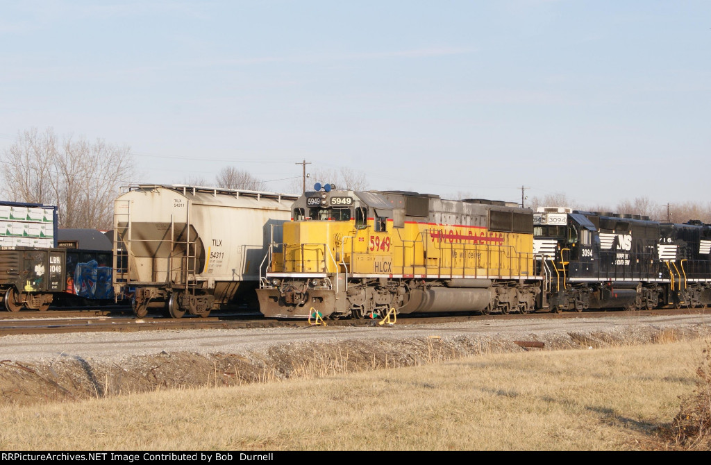 HLCX 5949 at NS East Wayne Yard